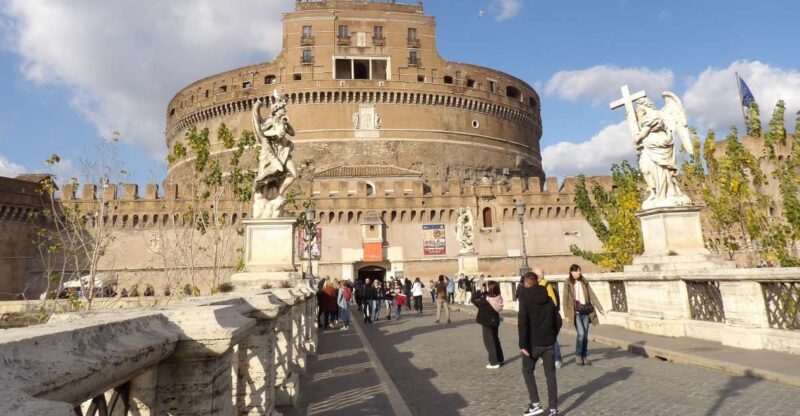 Rome: Main Squares and Fountains Guided Walking Tour - Key Points