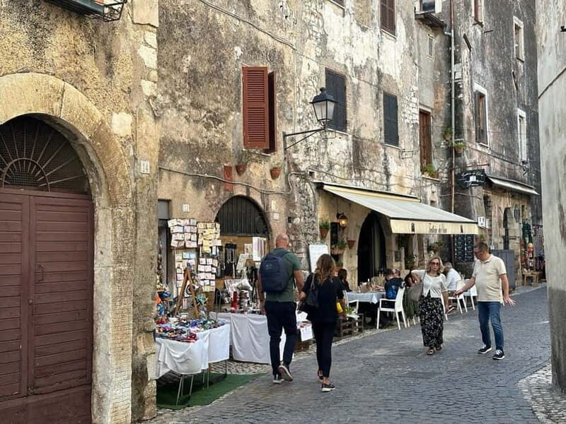 Rome: Ninfa Gardens, Sermoneta, and Lunch Private Tour - Key Points