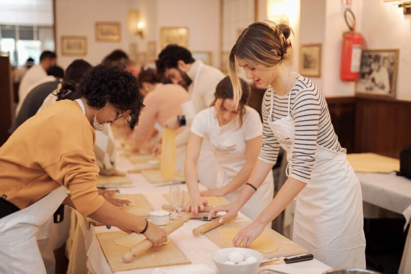 Rome: Pasta and Tiramisu Cooking Class in Piazza Navona - Key Points