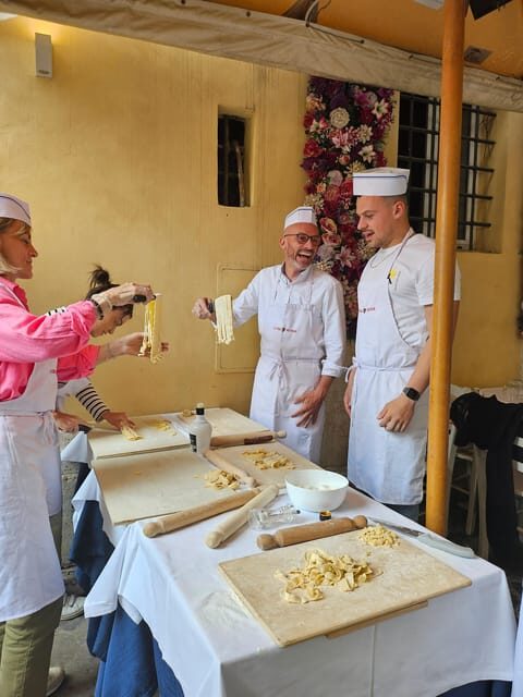 Rome: Pasta and tiramisu perfection class w/wine & dessert - Key Points