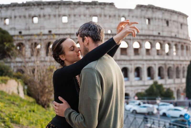Rome: Romantic Couple Photoshoot Experience at the Colosseum - Key Points