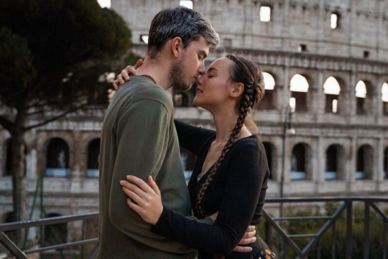 Rome: Romantic Couple Photoshoot Experience at the Colosseum - FAQ