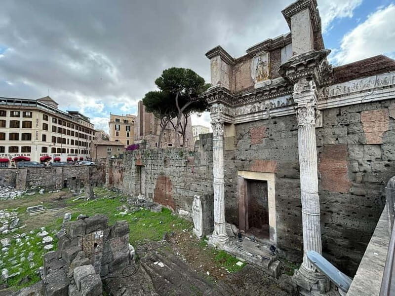 Rome: Tour of the Roman Forum, Trevi Fountain, Pantheon and much more - A Practical Guide to the Tour