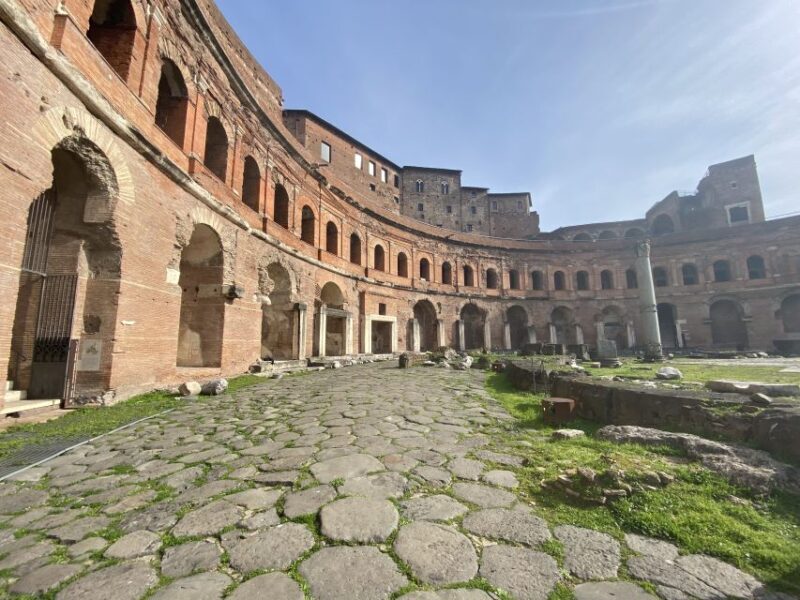 Rome: Trajan Markets Experience with Multimedia Video - The Authenticity and the Experience
