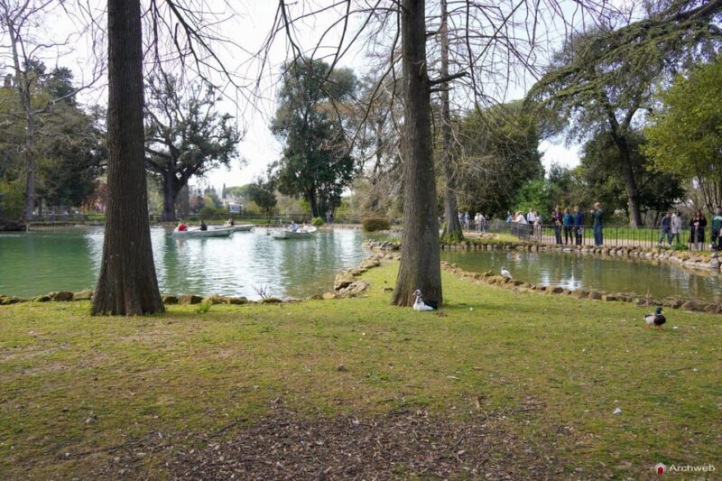 ROME: Villa Borghese Lake tour by boat paddling independently +aperitivo - Frequently Asked Questions