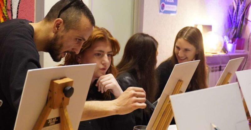 Rome: Wine and Paint Experience in Piazza Navona - Key Points