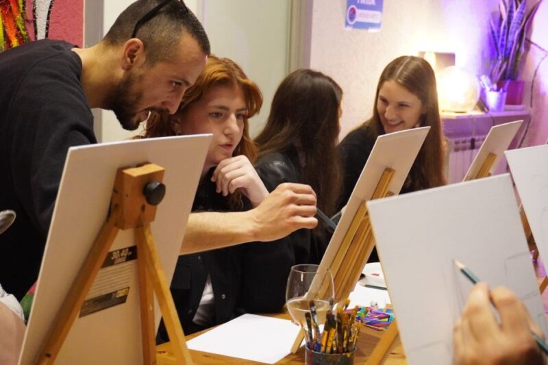 Rome: Wine and Paint Experience in Piazza Navona - An In-Depth Look at the Experience
