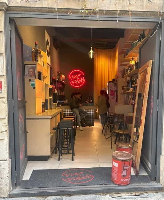 Rome: Wine & Vintage Vinyl Experience - What the Experience Looks Like