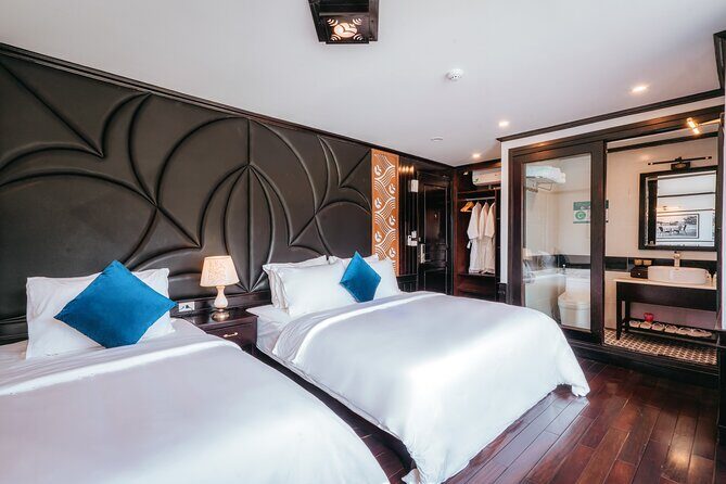 Rosa Cruise 3-day Explore Halong Bay and Lan Ha Bay from Hanoi - Day 1 continued: Kayaking and Sunset Magic