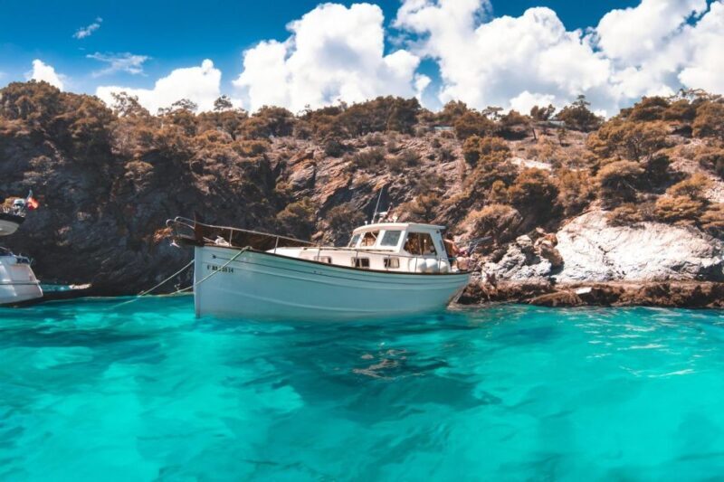 Roses: Rent the boat and live an unforgettable experience - Key Points