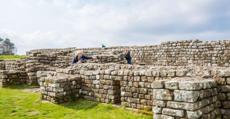 Rosslyn Chapel and Hadrian's Wall Small Group Day Tour - Transportation and Group Dynamics