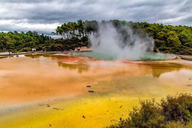 Rotorua to Wai-o-Tapu Thermal Wonderland Shuttle - A Practical Look at the Rotorua to Wai-o-Tapu Thermal Wonderland Shuttle