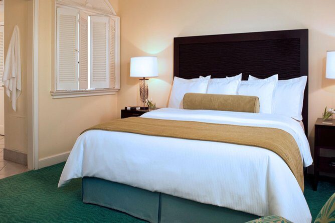 Round trip Airport (LPIA) to Baha Mar, Melia, West Bay St, Cable Beach, Breezes - Key Points