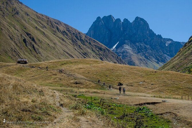 Round Trip Bus Transfer to Juta from Kazbegi - Who Is This Tour Best Suited For?