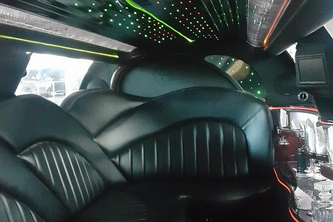 Round Trip Nassau Airport ARRIVAL (NASSAU LIMOUSINE) - Authentic Nassau Arrival Experience: A Review of the Nassau Limousine Services Round Trip Transfer