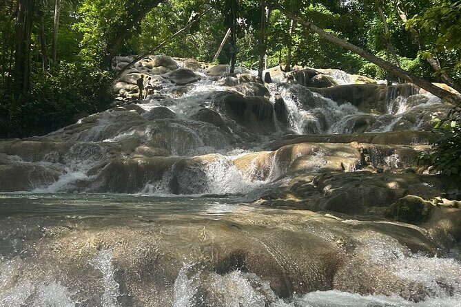 Round Trip Sangsters Montego Bay Airport to Ocho Rios transfers - The Sum Up: Who Is This Transfer Best For?