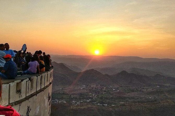 Round Trip Transfers to Sajjangarh Monsoon Palace with tickets - Itinerary Breakdown: What to Expect