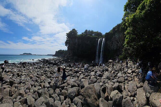 Round Trip Transportation Service to Jeongbang Waterfalls - An In-Depth Look at the Experience