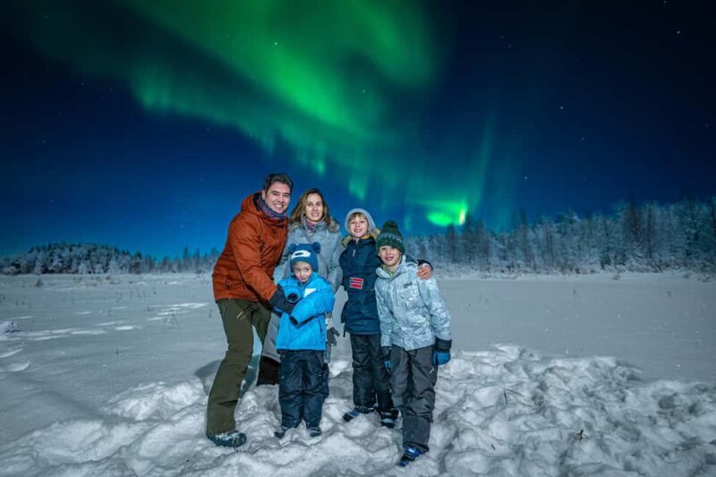 Rovaniemi: Guaranteed Aurora Hunt with Local Guides & Photos - The Experience: Chasing the Aurora in Rovaniemi