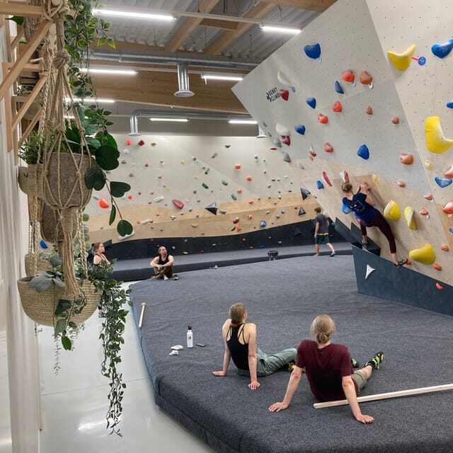 Rovaniemi: Indoor Climbing Experience with Instructor - An Exciting Indoor Alternative in Rovaniemi