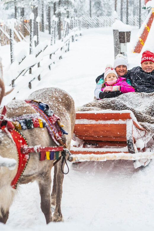 Rovaniemi: Private Pro Photoshoot in Santa Claus Village - An In-Depth Look at the Photogenic Experience