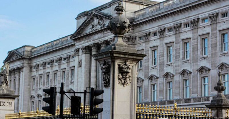 Royal London: from Tudors & Stuarts to Windsors Walking Tour - Key Points