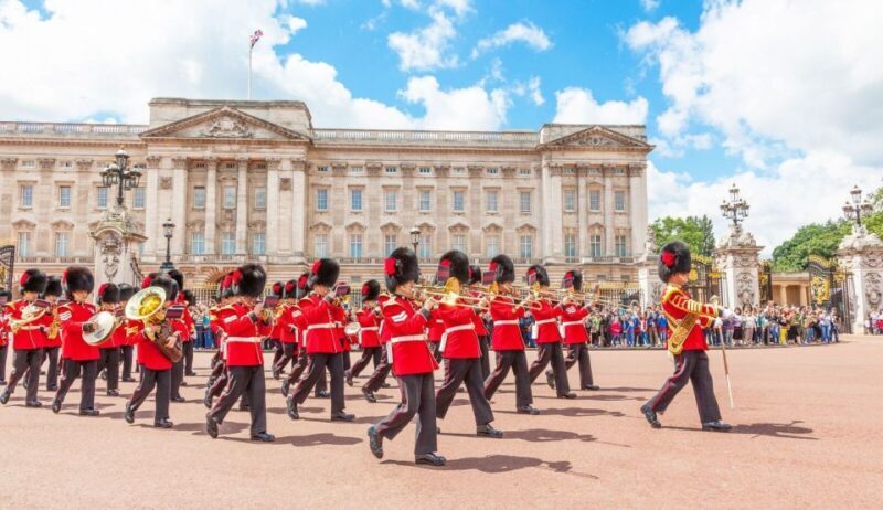 Royal London Tour incl Buckingham Palace & Changing of Guard - The Sum Up