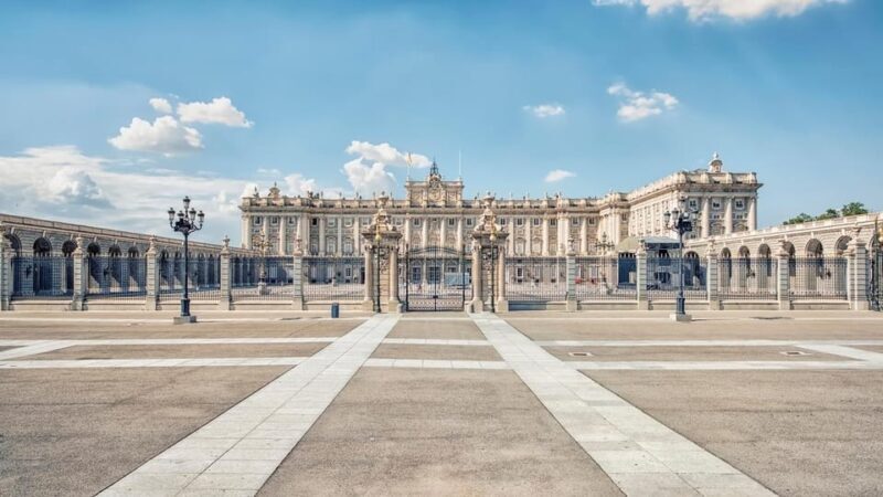 Royal Madrid Walking Tour: Palaces & Plazas - Key Points