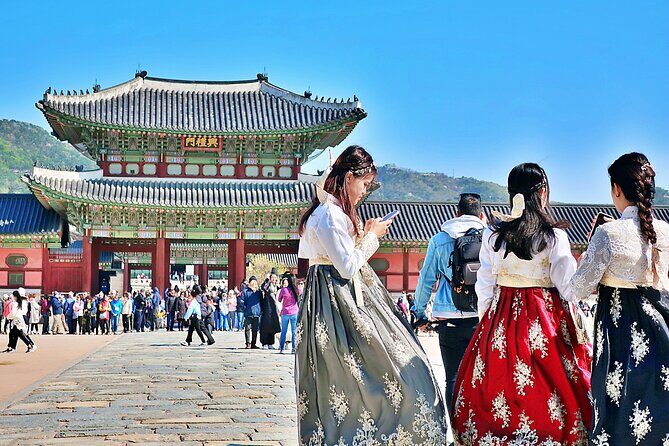 Royal Palace and Traditional Villages Wearing Hanbok Tour - A Deep Dive into the Experience