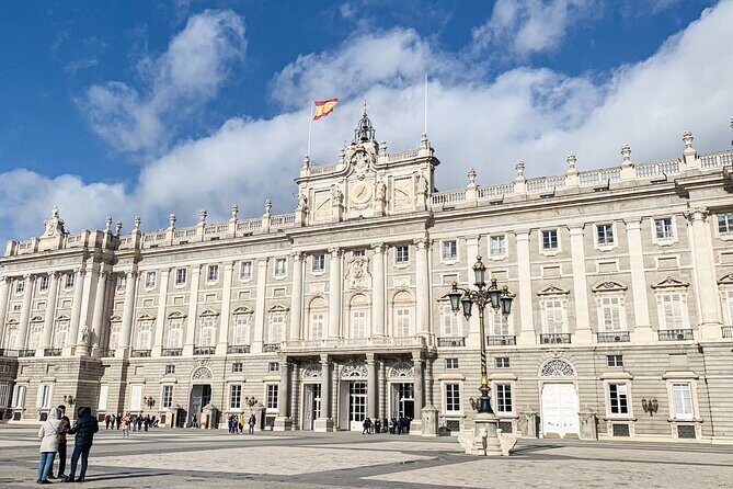 Royal Palace of Madrid Guided Tour and Flamenco Show with Tapas - Flamenco and Tapas: An Authentic Spanish Night Out