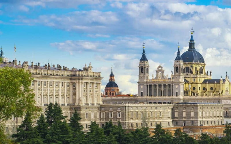Royal Palace of Madrid: Private tour with entrance included - Introduction