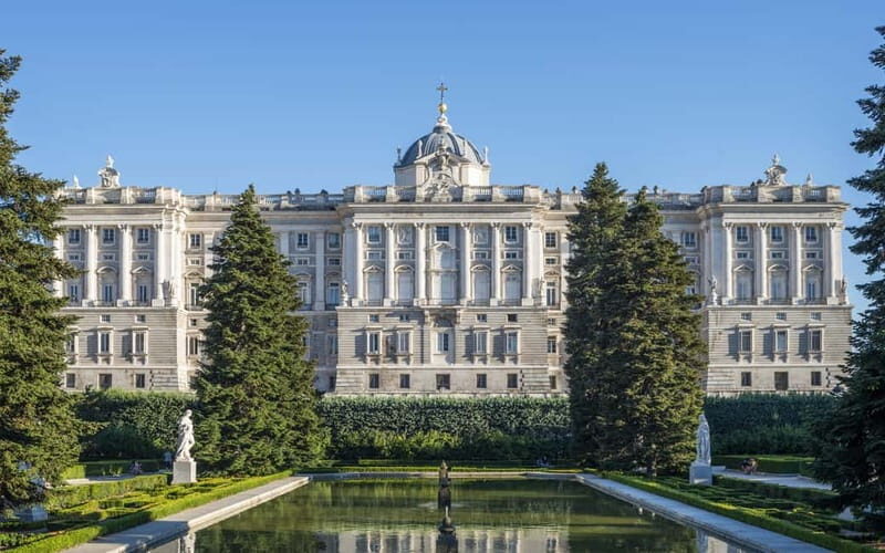 Royal Palace of Madrid: Private tour with entrance included - Key Points