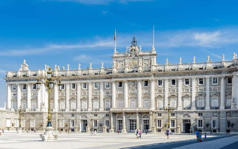 Royal Palace of Madrid: Private tour with entrance included - The Itinerary in Detail