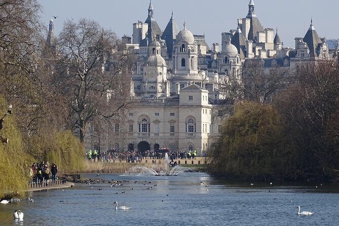 Royal Tour of St James', Parks, Palaces and Royal intrigue - What Reviewers Say