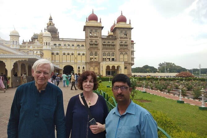 Royal Treasures of Mysore Day Tour from Bangalore - First Stop: Chamundi Hills and Temple