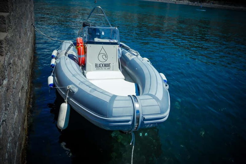 Rubber dinghy rental 500 - Key Points