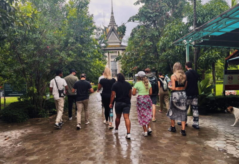 S21 & Killing Fields Tour with Khmer Lunch & Drink - The Emotional and Practical Aspects