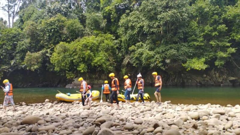 Sabah: Kiulu White Water Rafting (Level 1-2) with Lunch - Key Points