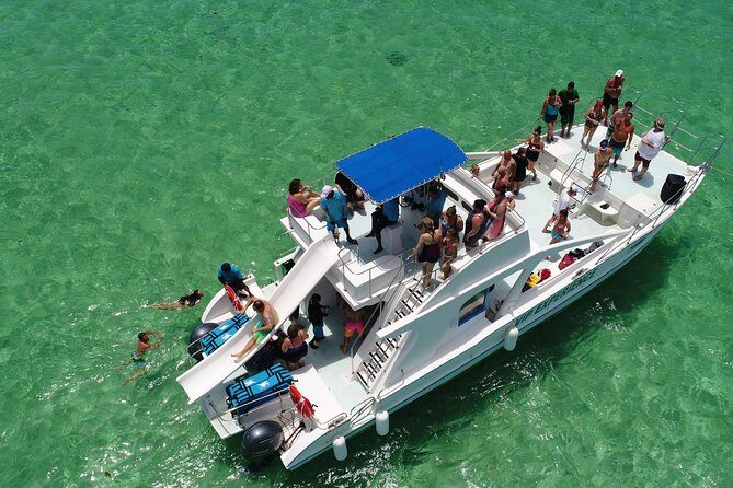 Sabina del Mar Party Boat VIP - Key Points