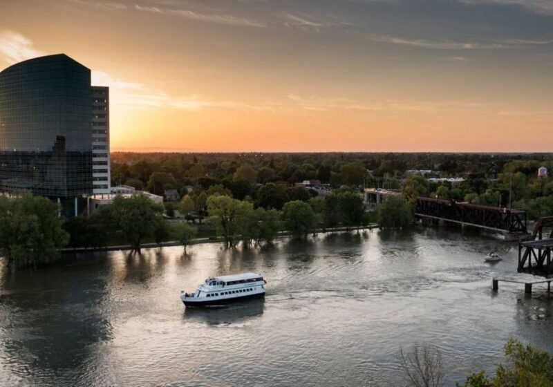 Sacramento: New Year's Eve River Cruise - Key Points