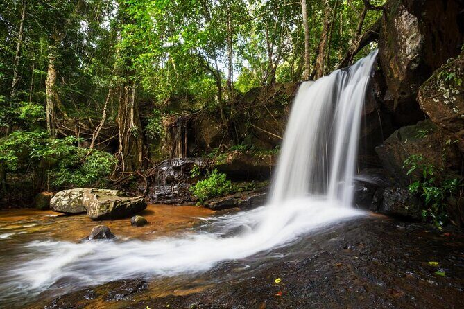 Sacred River & Timeless Temples: Kbal Spean and Banteay Srei Tour - Visiting Kbal Spean: The River of a Thousand Lingas