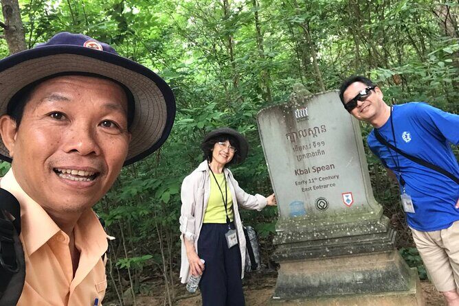 Sacred River & Timeless Temples: Kbal Spean and Banteay Srei Tour - Lunch Break: Local Flavors in Cambodia