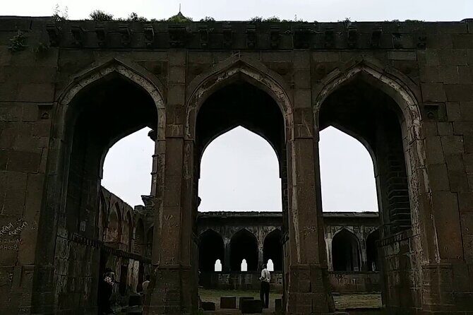 Sacred Sanctuaries: Omkareshwar & Asirgarh Fort Day Tour - FAQ