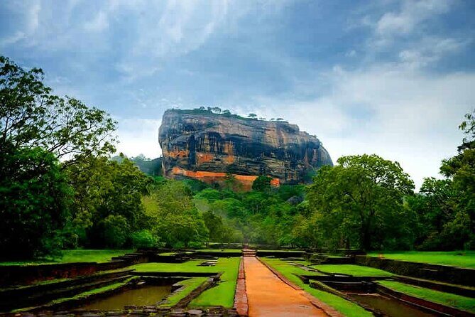 Safari Day Tour to Sigiriya Lion Rock and Golden Cave Temple - Discover the Highlights of Sri Lanka in One Day: Sigiriya & Dambulla Tour Review