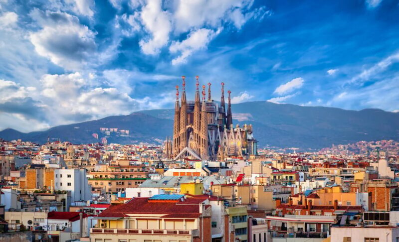 Sagrada Familia: A Journey into Gaudís Masterpiece - Key Points