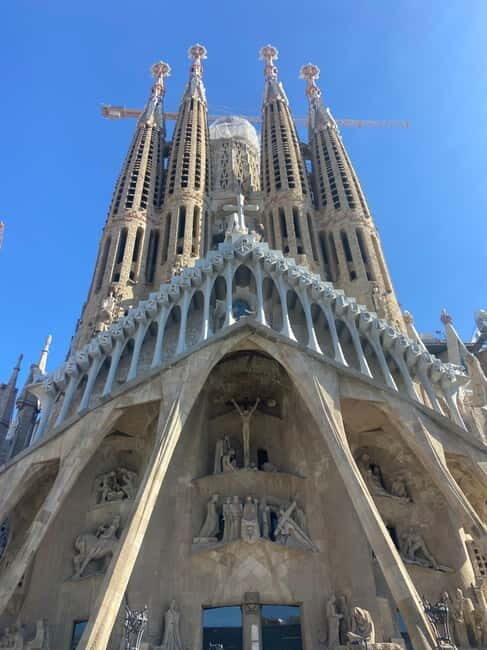 Sagrada Familia Guided Tour in English: Small group - What Makes This Tour Stand Out?