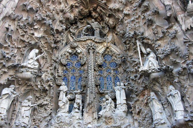 Sagrada Familia Guided Tour with Fast-Track Entry - The Sum Up