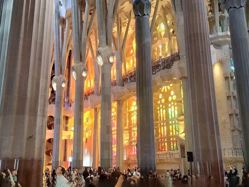 Sagrada Familia Guided Tour with Skip-the-Line Entry Ticket - Practical Details and Tips