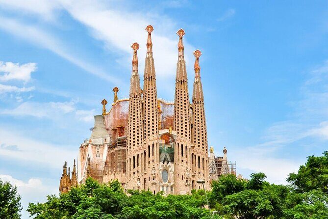 Sagrada Familia & La Pedrera Small Group Tour with Cava Tasting - Key Points