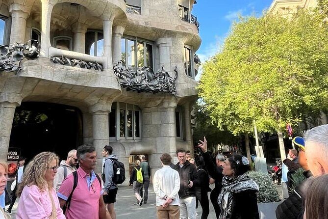 Sagrada Familia & La Pedrera Small Group Tour with Cava Tasting - Practical Details and What to Expect